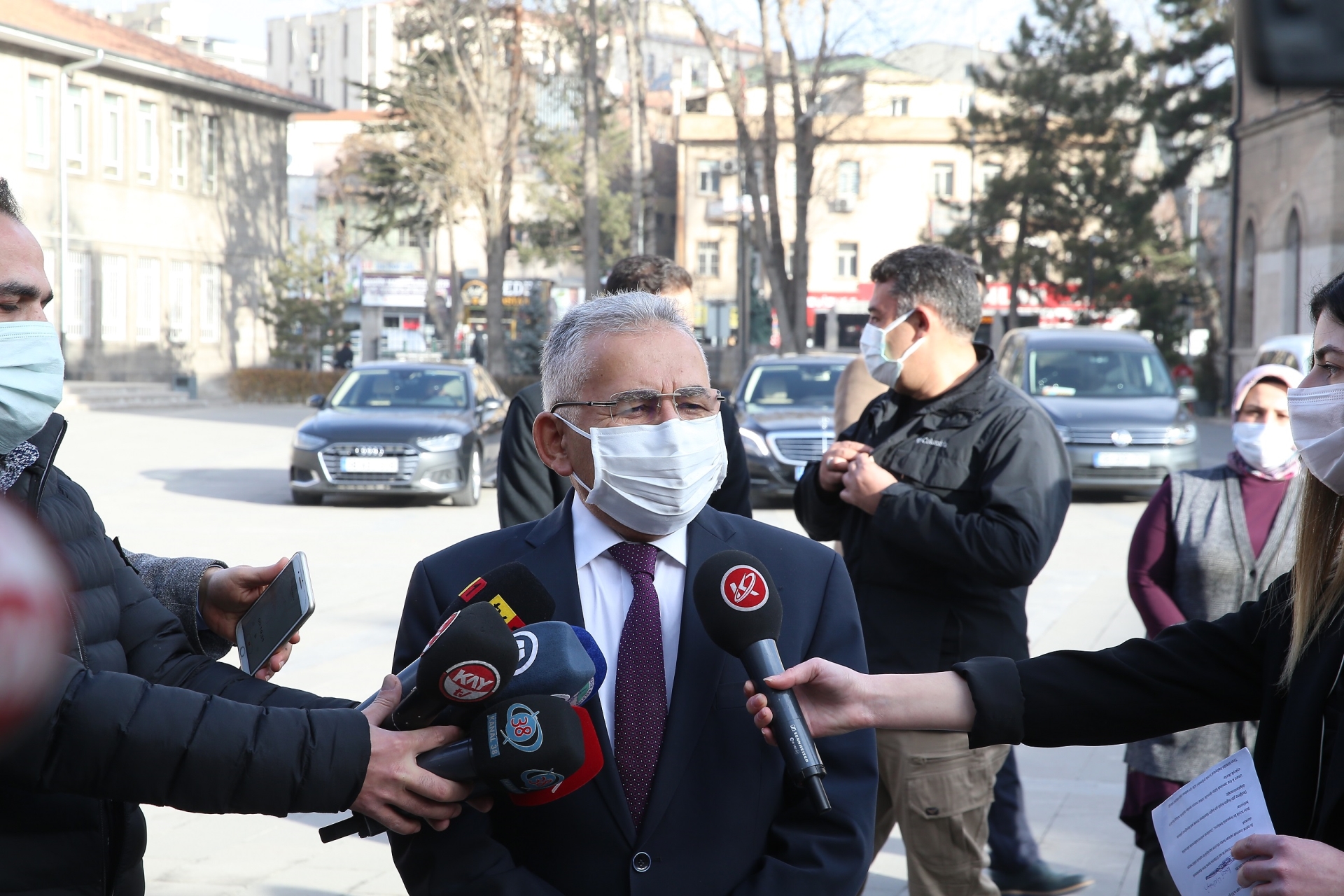 Başkan Büyükkılıç, Kayseri Lisesi'nde Bayrak Törenine Katılıp, İstiklal ... Başkan Büyükkılıç, Kayseri Lisesi'nde Bayrak Törenine Katılıp, İstiklal ...