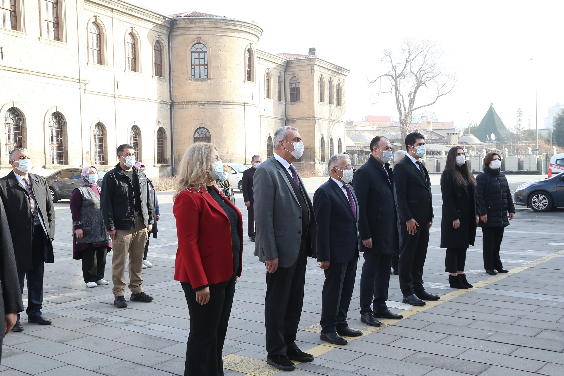 Başkan Büyükkılıç, Kayseri Lisesi'nde Bayrak Törenine Katılıp, İstiklal ... Başkan Büyükkılıç, Kayseri Lisesi'nde Bayrak Törenine Katılıp, İstiklal ...